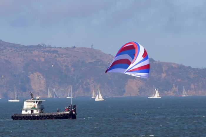 El BBC Skysails, el primer carguero moderno del mundo arrastrado por ...